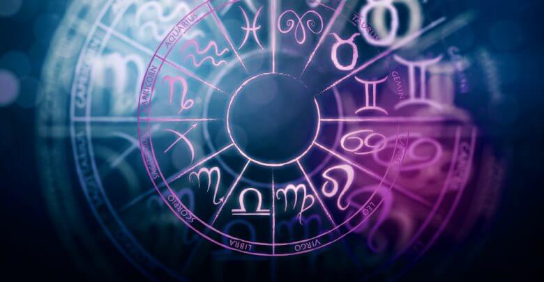 Pourquoi consulter un astrologue ? Intérêts & avantages