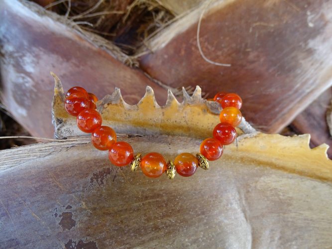 Ambre : pouvoir et vertu en lithothérapie - Blog Spiriteo